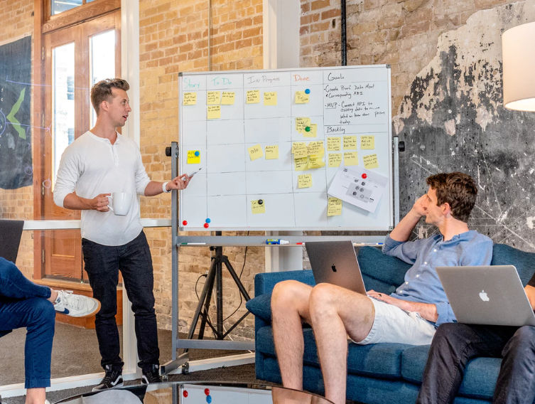 Technology Disruptors: When Do They Work Best? - Shortform Books