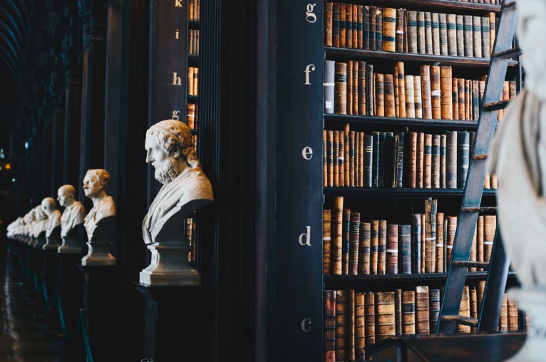 Thomas Kuhn's Philosophy of Science Explained - Shortform Books
