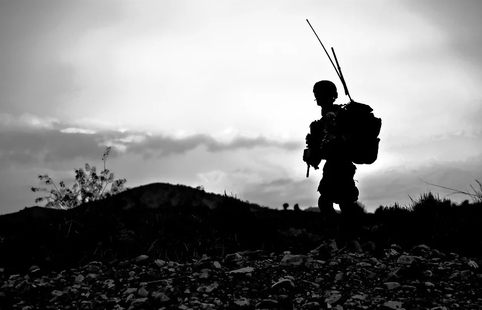 Sun Tzu's Strategy: Know Your Weapons and Terrain - Shortform Books