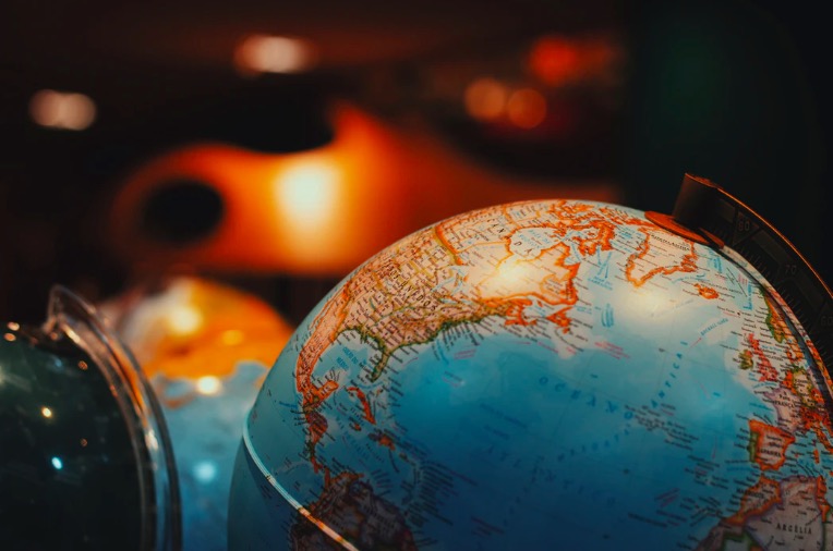 Global Society: How Thousands of Distinct Cultures Merged - Shortform Books