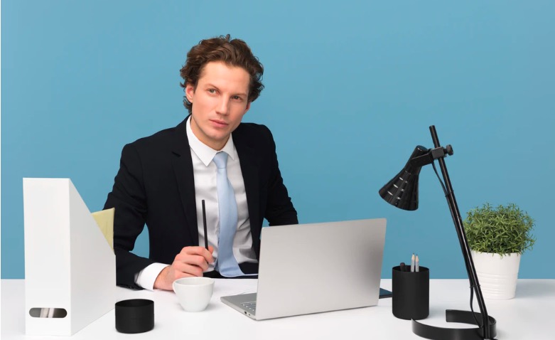 5 Bad Boss Characteristics: Is YOUR Boss Guilty? - Shortform Books