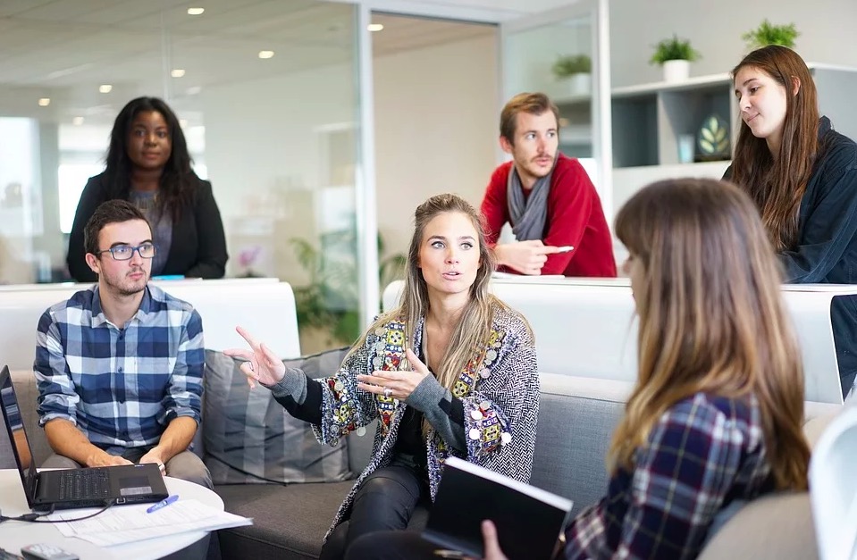 Relationship-Building Leadership: Making a Cohesive Team - Shortform Books
