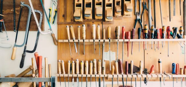 Stephen King's Toolbox: Your Guide to Writing - Shortform Books