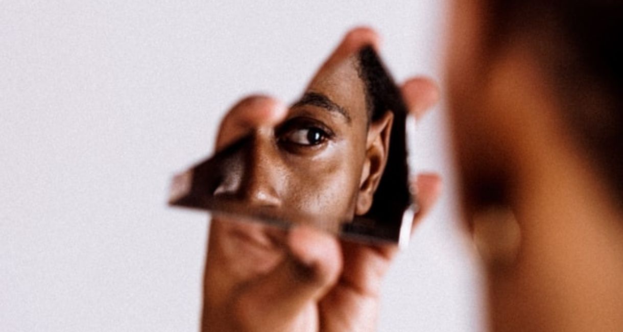 Accountability Mirror: How David Goggins Hits Goals | Shortform Books