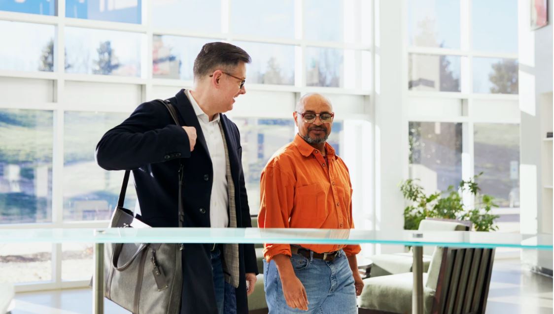 The Importance of Body Language in Sales | Shortform Books