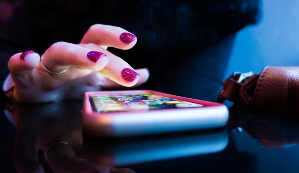 How to Control Your Internal Distractions | Shortform Books