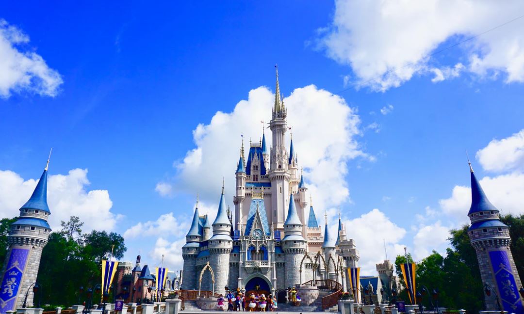 Firm-Foundation Theory vs Castle-in-the-Air Theory | Shortform Books