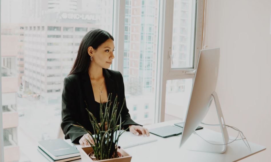 Peter Drucker: The Rise of Knowledge Workers | Shortform Books