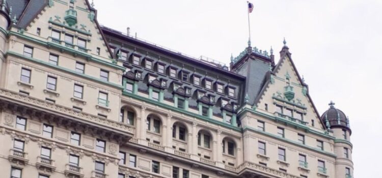 Trump and the Commodore Hotel: Remaking a Classic | Shortform Books