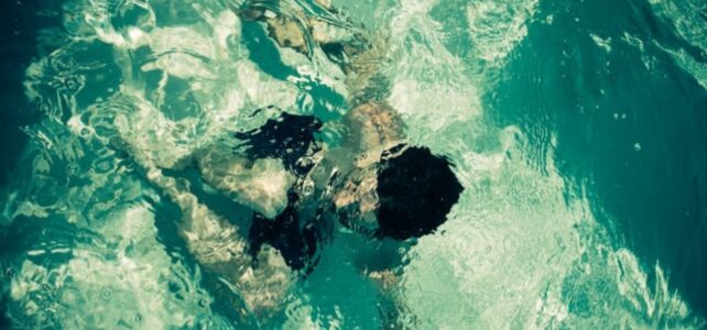 Rolf Dobelli: What Is the Swimmer’s Body Illusion? - Shortform Books