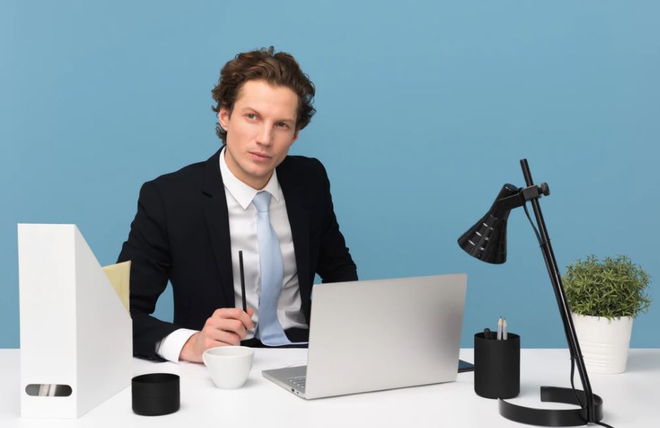 What Is a Good Manager? Top Traits & Goals | Shortform Books