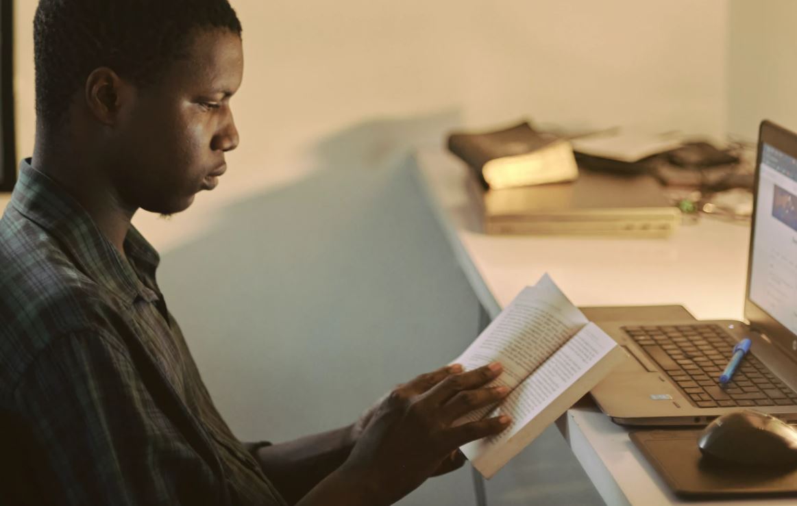 Analytical Reading: Developing Your Own Views | Shortform Books