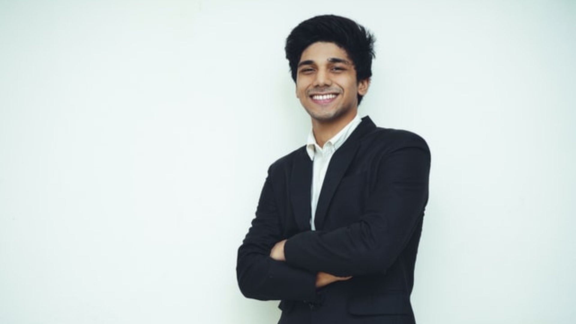 Body Posture and Confidence: How to Look and Feel Better | Shortform Books