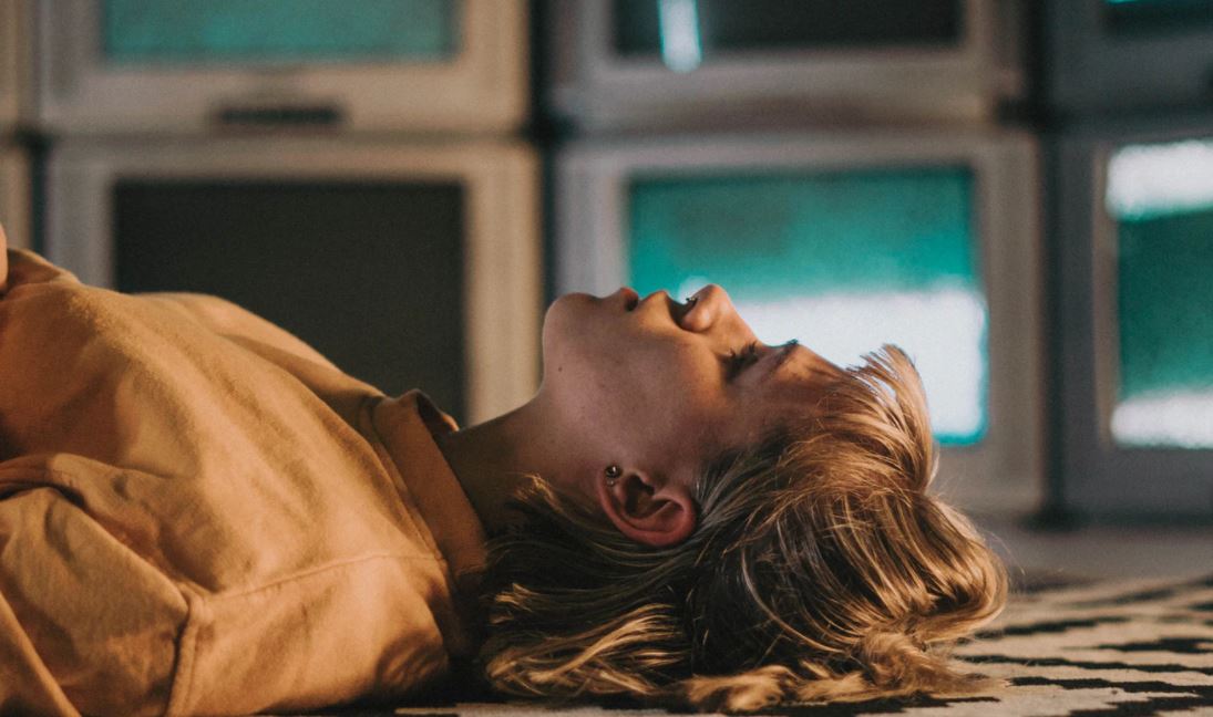 The Post-Truth World: The Era of Entertainment | Shortform Books