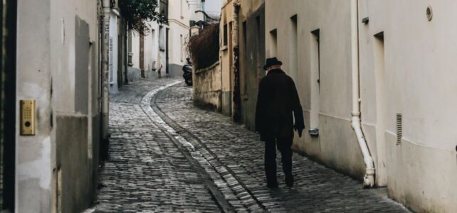 Ernest Hemingway in Paris: Young, Poor, and Happy - Shortform Books