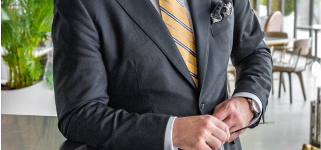 Body Language in Sales: How to Sell Nonverbally - Shortform Books