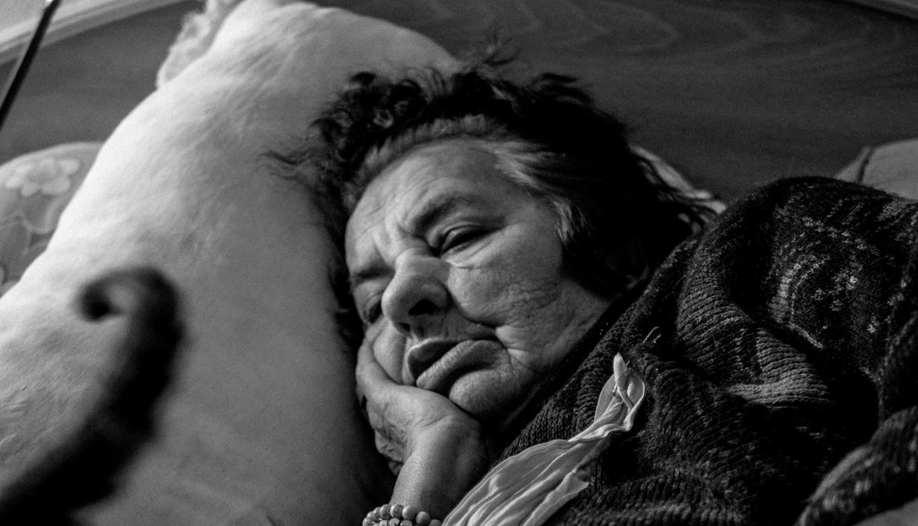Sleep in Old Age: Do Seniors Need Less Sleep? | Shortform Books