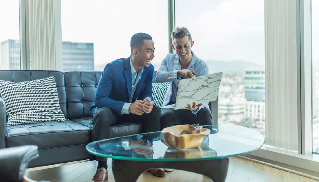 How to Satisfy Both Internal and External Customers | Shortform Books