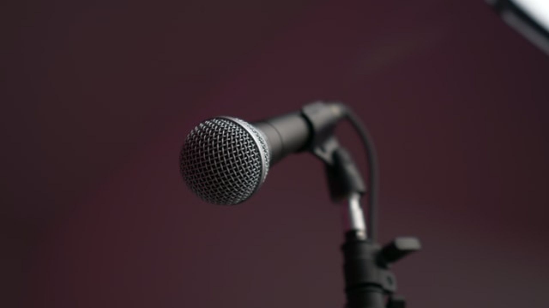 How to Prepare for a Speech: Stage Setup, Aids, & Tips | Shortform Books