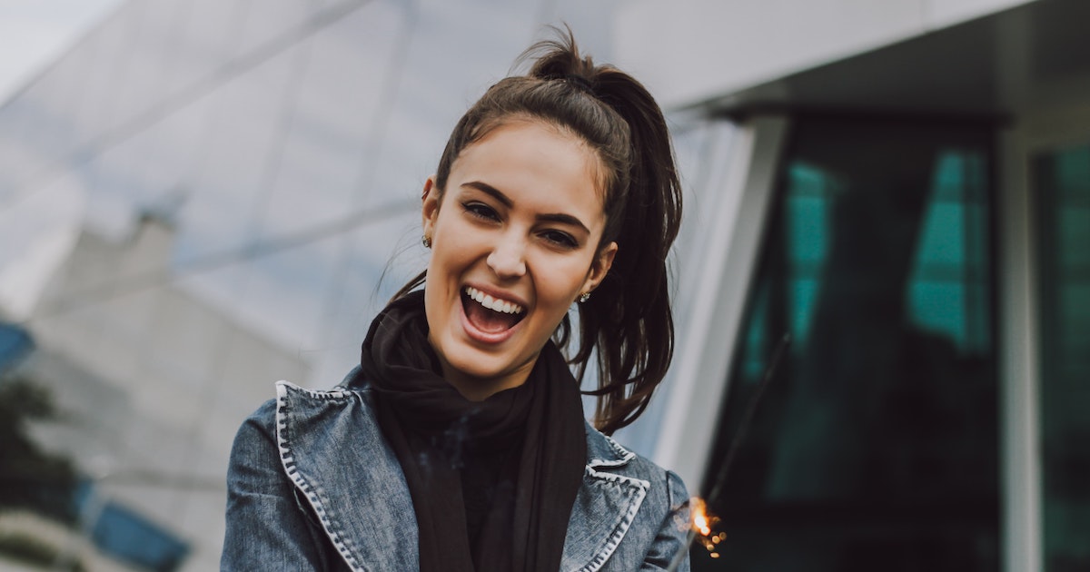 Excited Body Language: 2 Behaviors That Indicate Excitement | Shortform ...