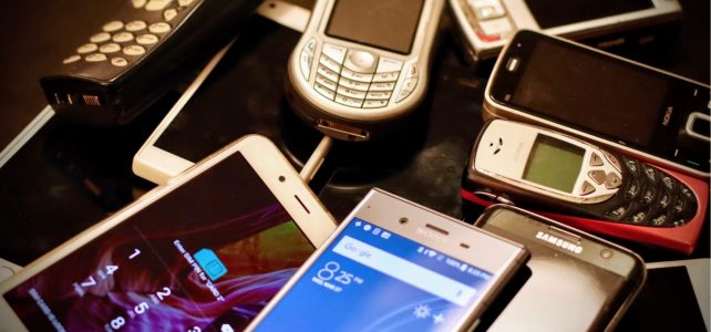 People Are Rejecting Technology—What Are Their Solutions? - Shortform Books