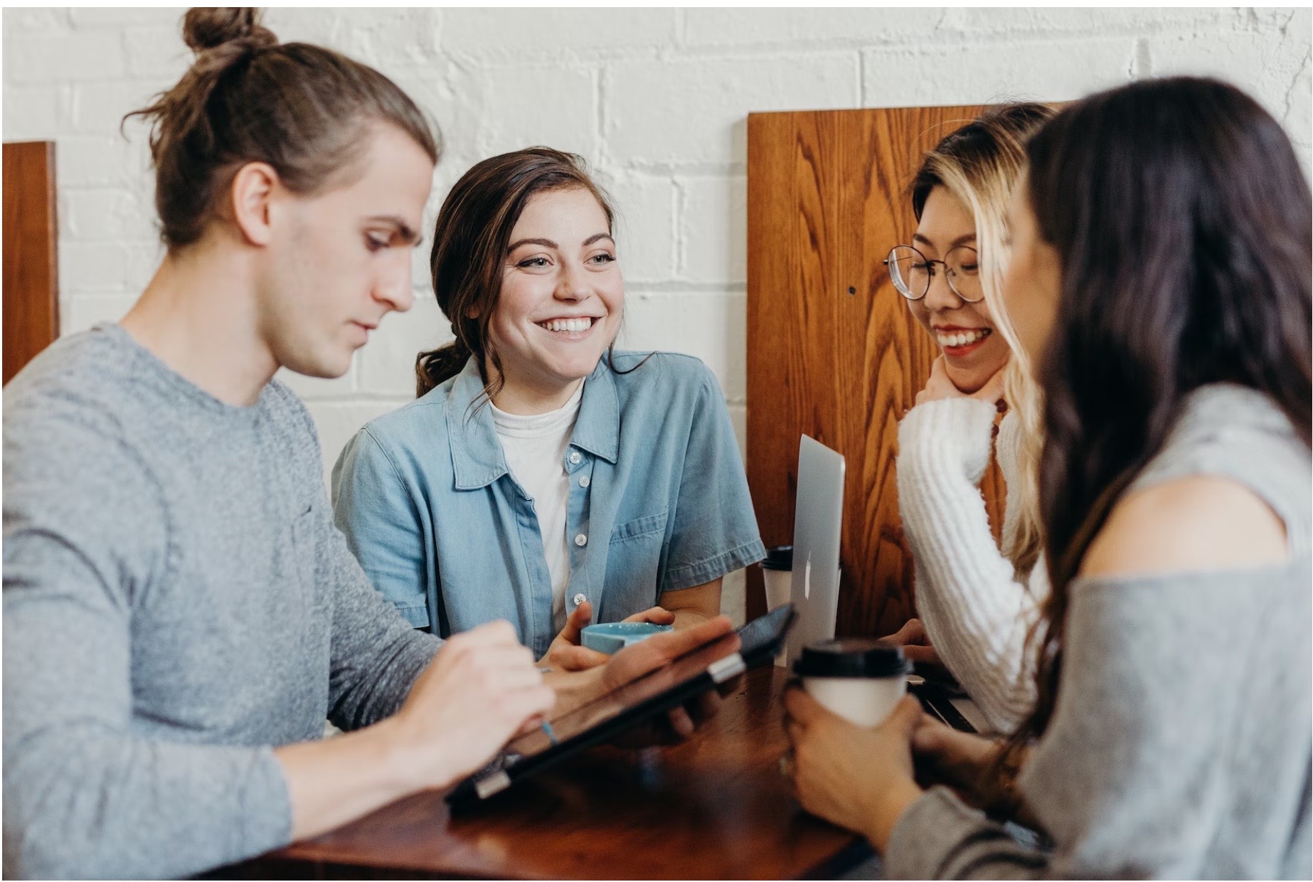 3 Rules for Building Good Relationships With Customers | Shortform Books