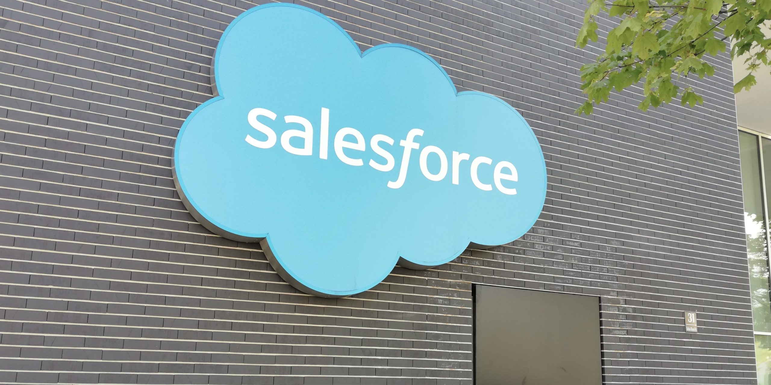A Detailed Overview of Salesforce's Business Model | Shortform Books